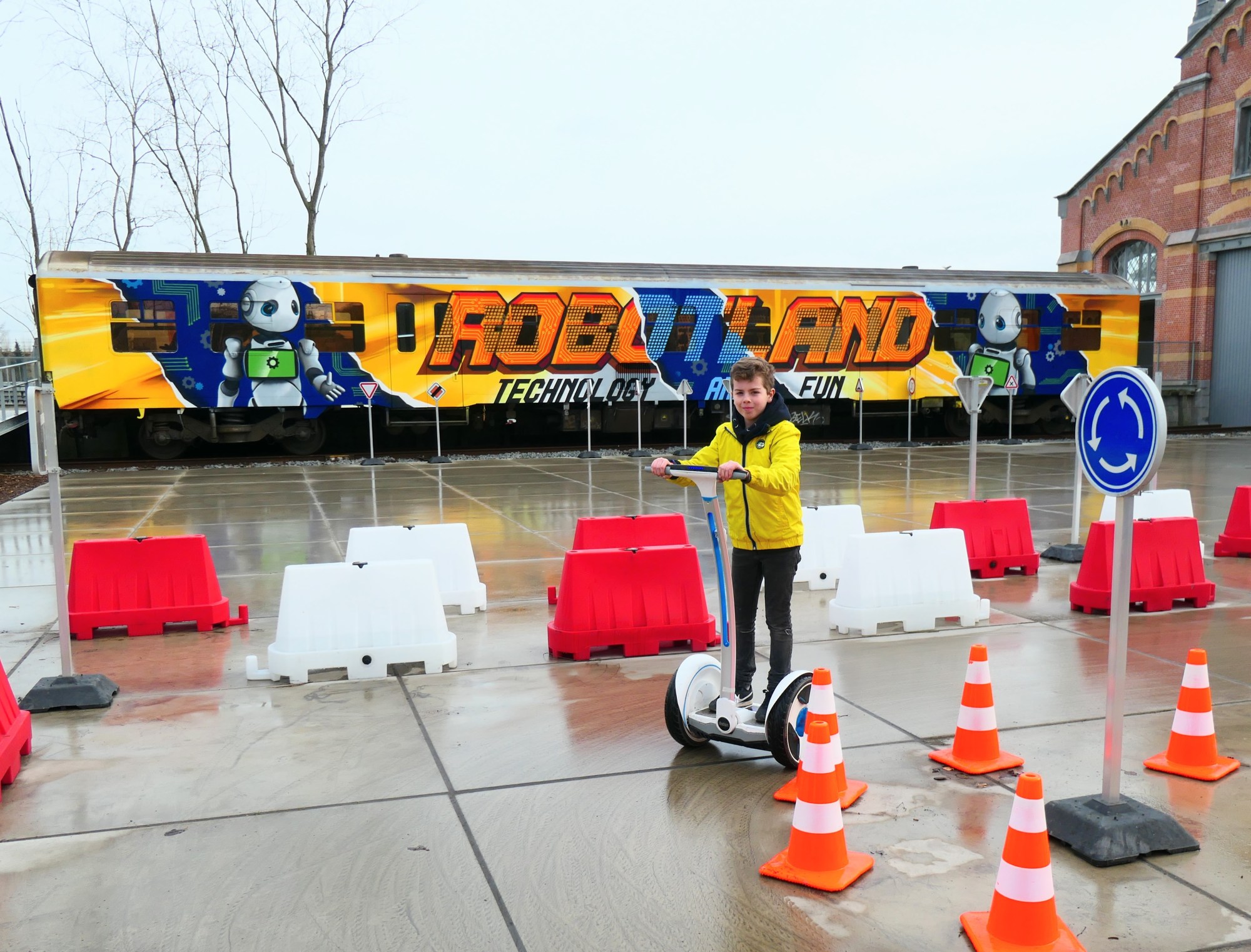 Robotland: technology is fun!